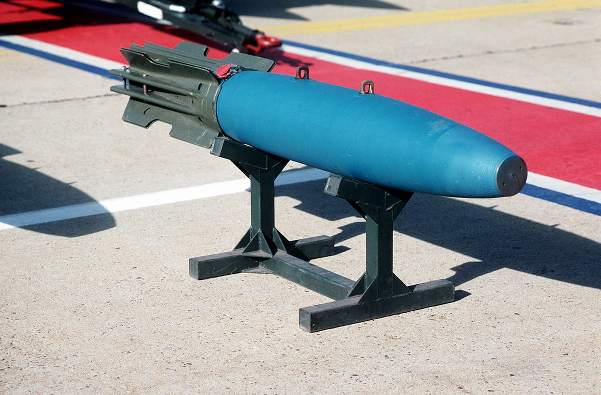 US Air Force to develop a new ERAM missile for Ukraine with over 450 km attack range. | Pakistan ...